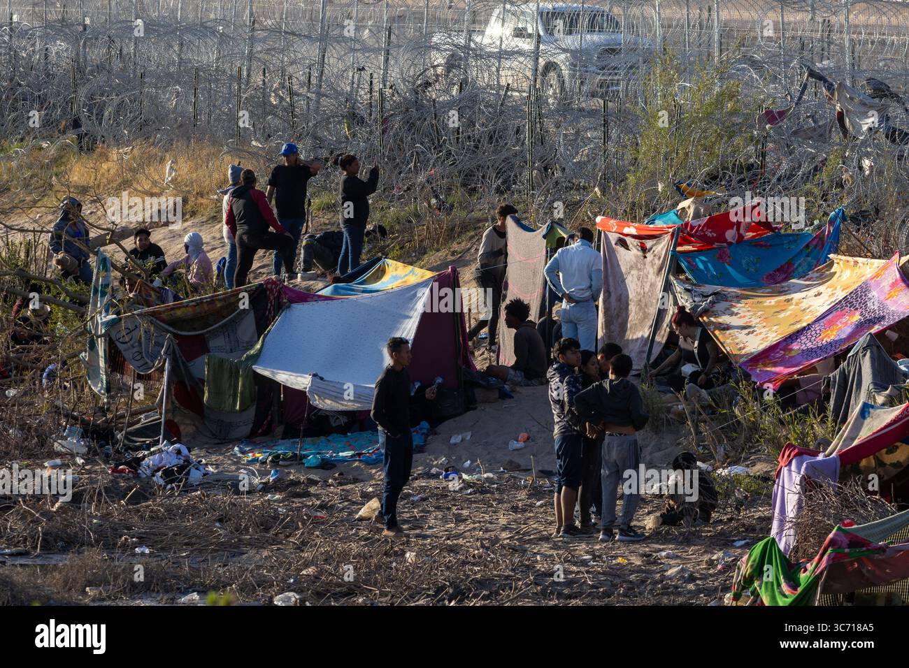 Migrant camp mexico hi-res stock photography and images - Alamy
