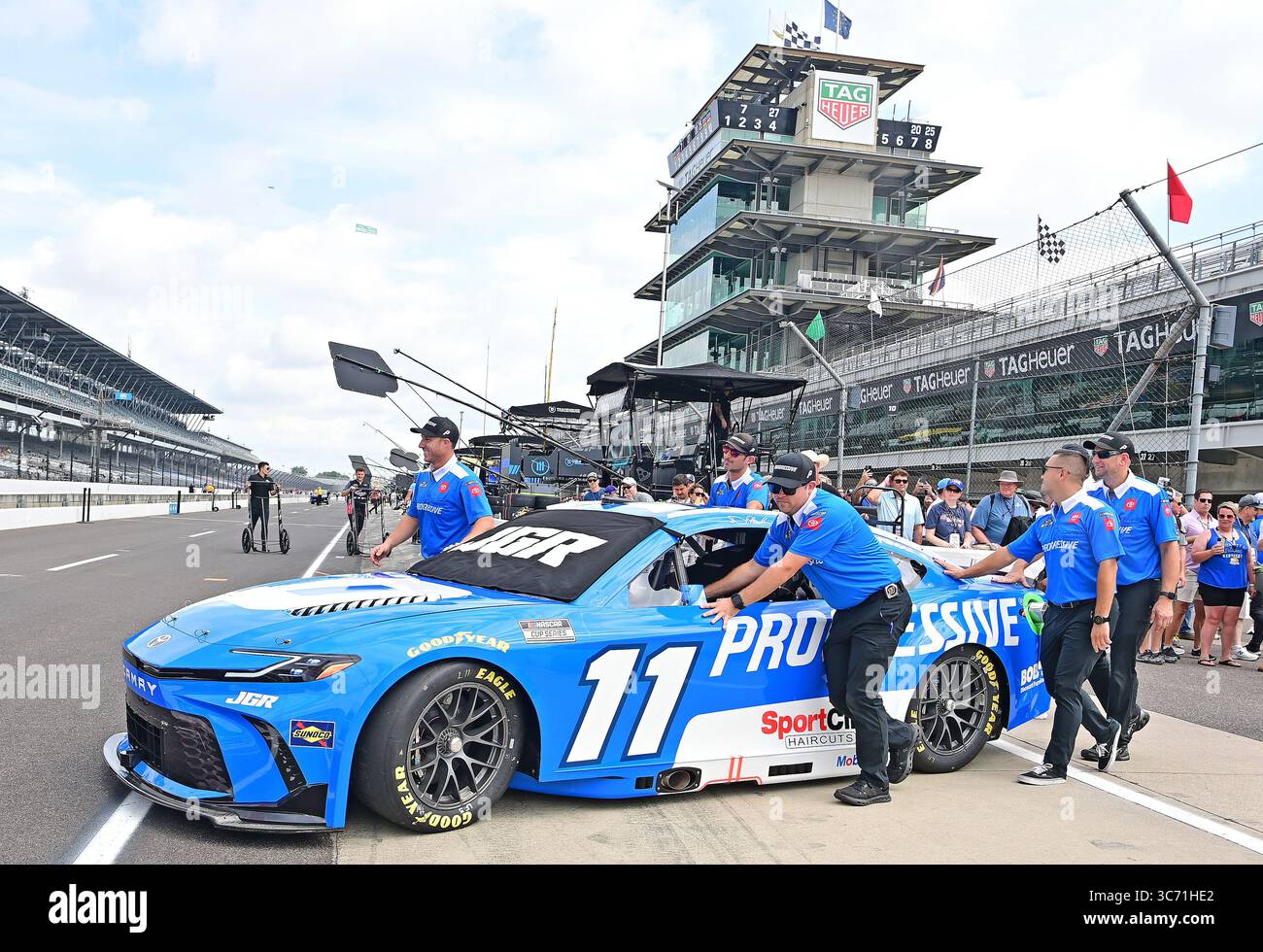NASCAR Cup Driver Denny Hamlin's #11 Progressive Insurance Toyota gets ...