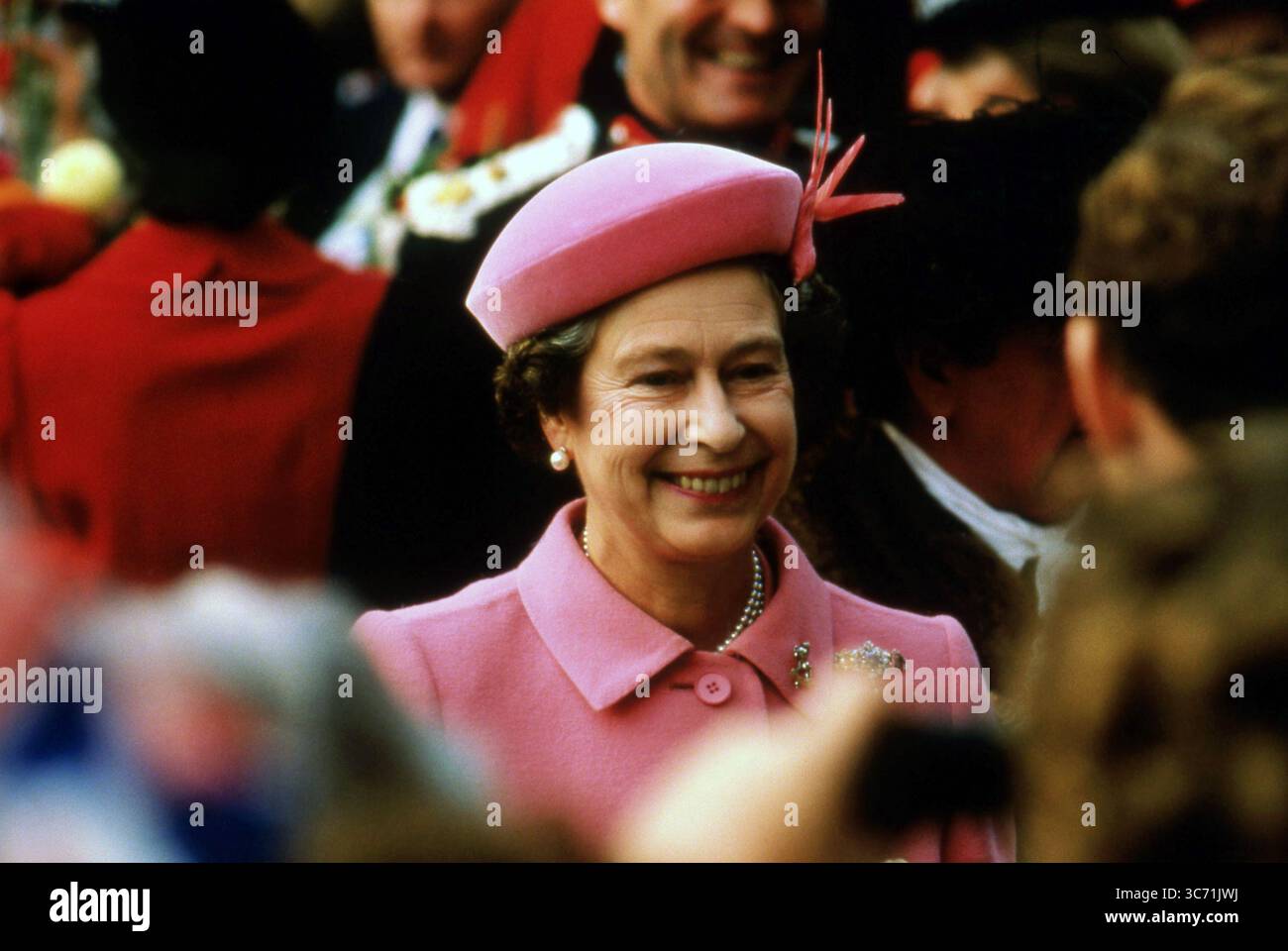 Queen elizabeth pink coat hi-res stock photography and images - Alamy