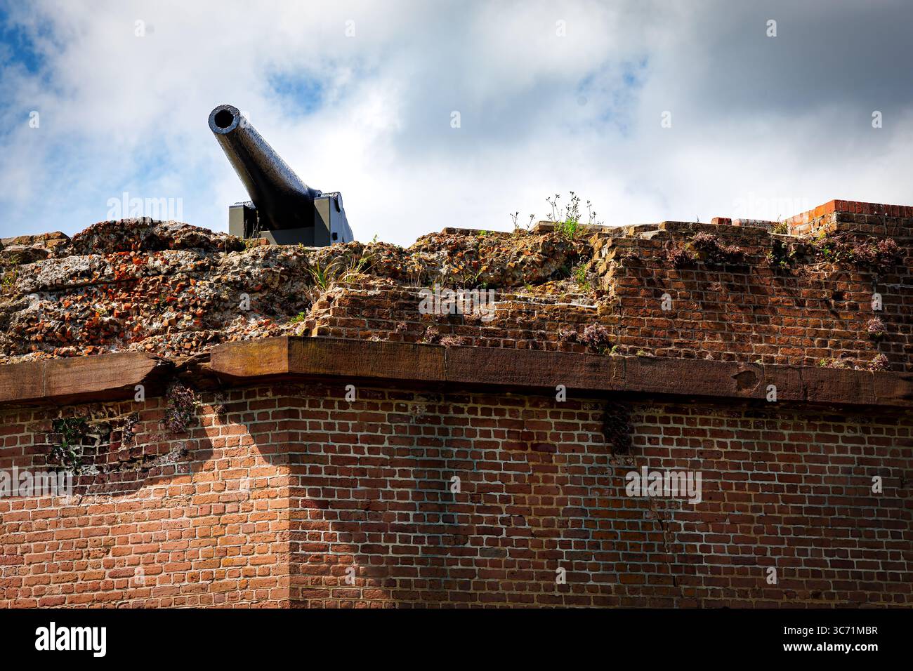 A US Civil War cannon stands above the damaged walls of Fort Pulaski on ...