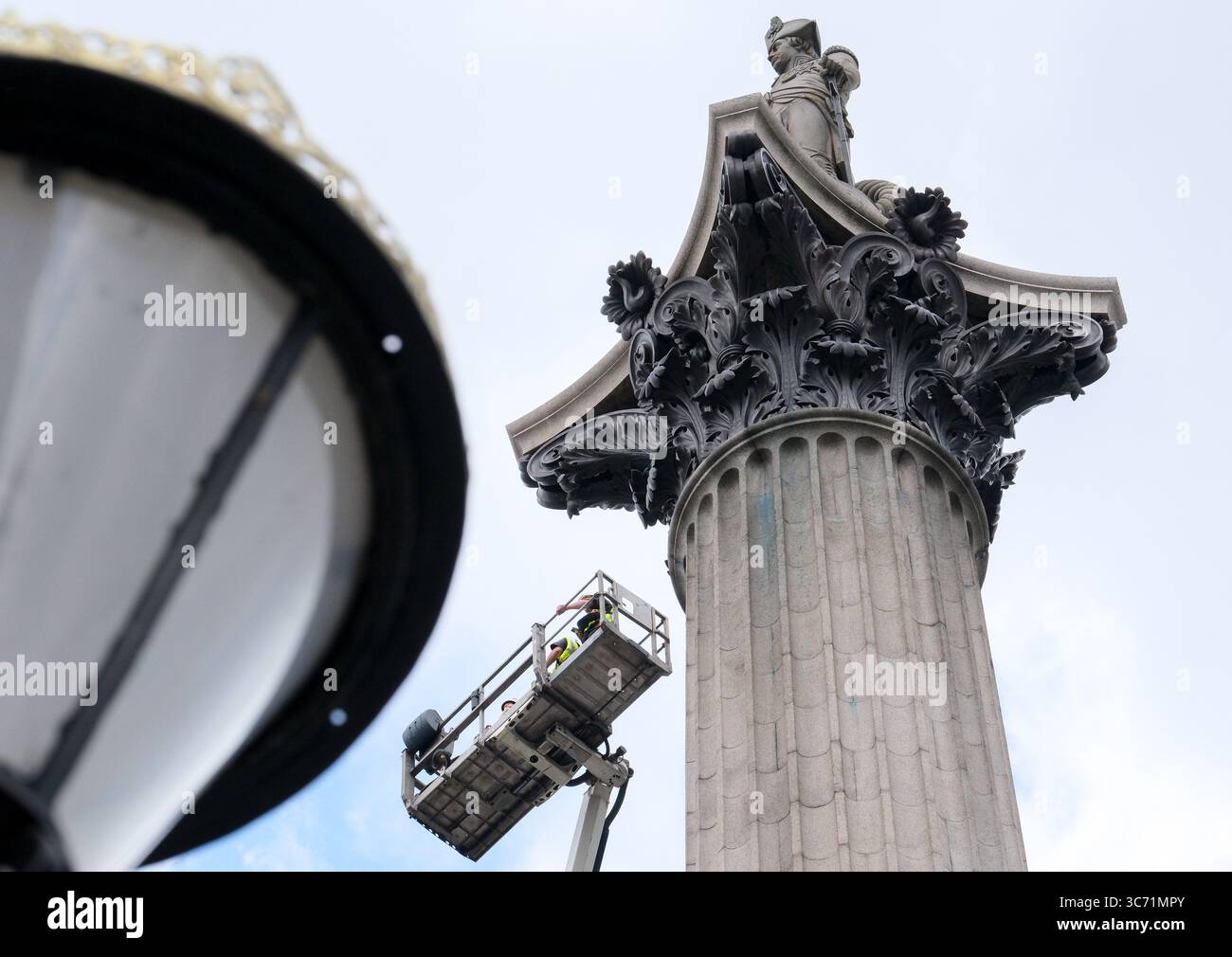Trafalgar Square, London, UK. 1st Aug 2025. Workers on a cherry picker ...
