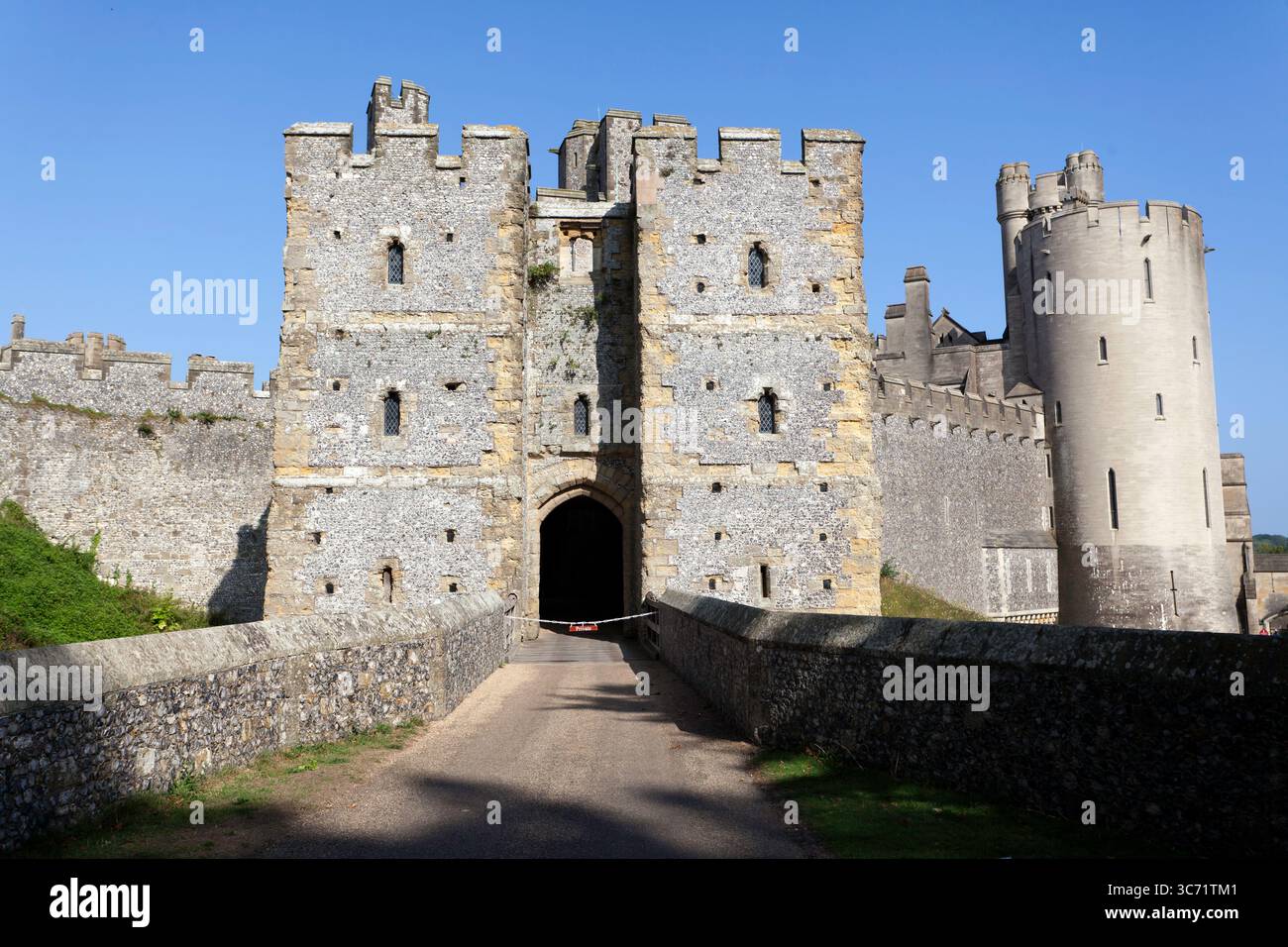 The Drawbridge at the Gatehouse Tower, Arundel Castle, West Sussex ...