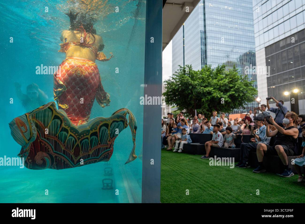 Hong Kong Underwater Performing Arts Theatre Opening Spectators ...