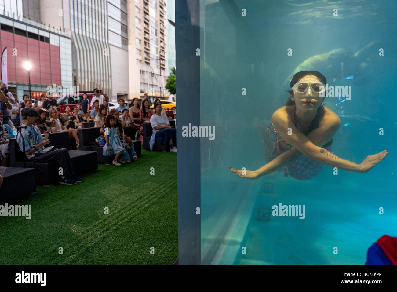 Hong Kong Underwater Performing Arts Theatre Opening Spectators ...