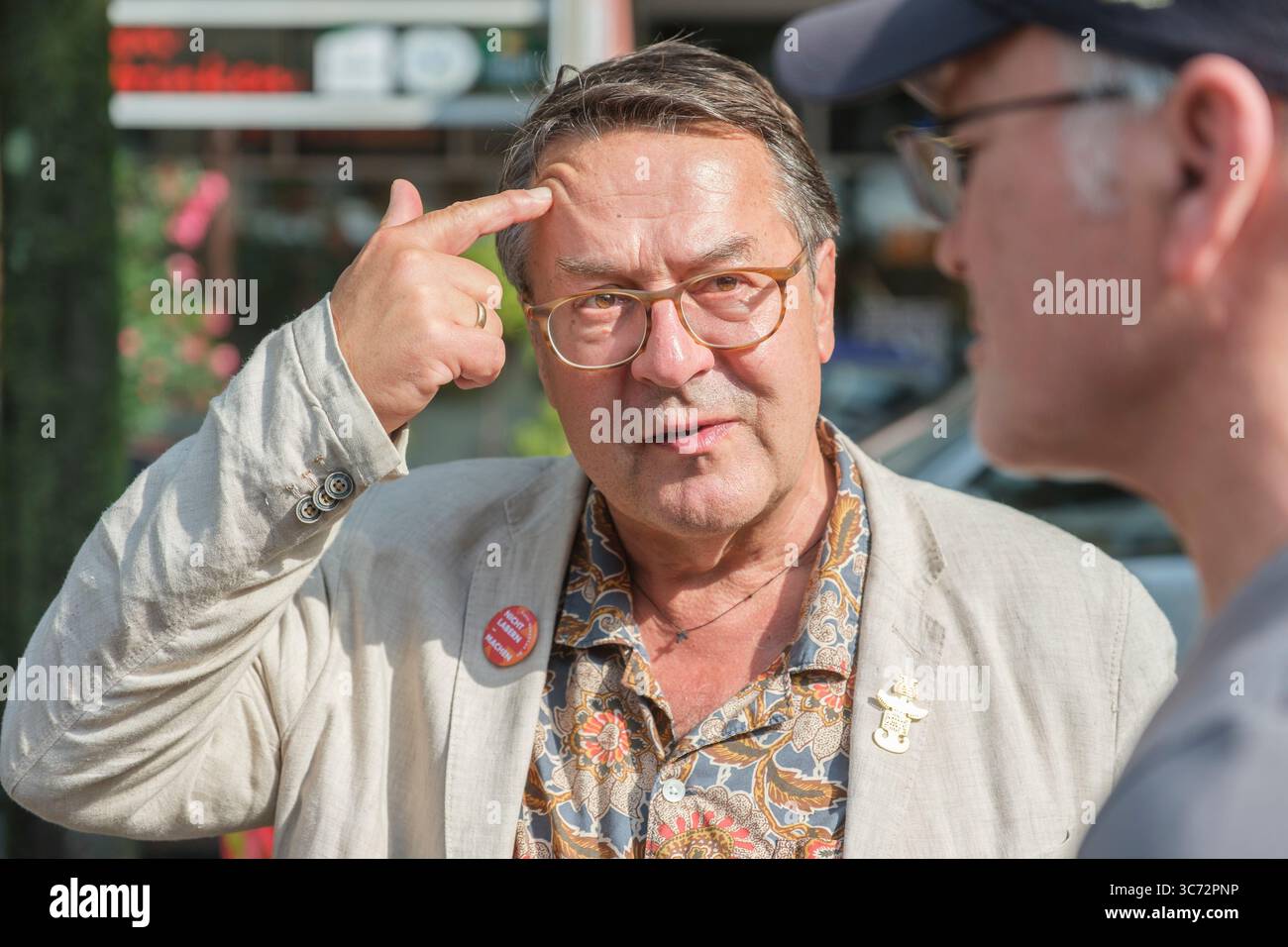 Hans Moertter, non-party candidate for mayor of Cologne and retired ...