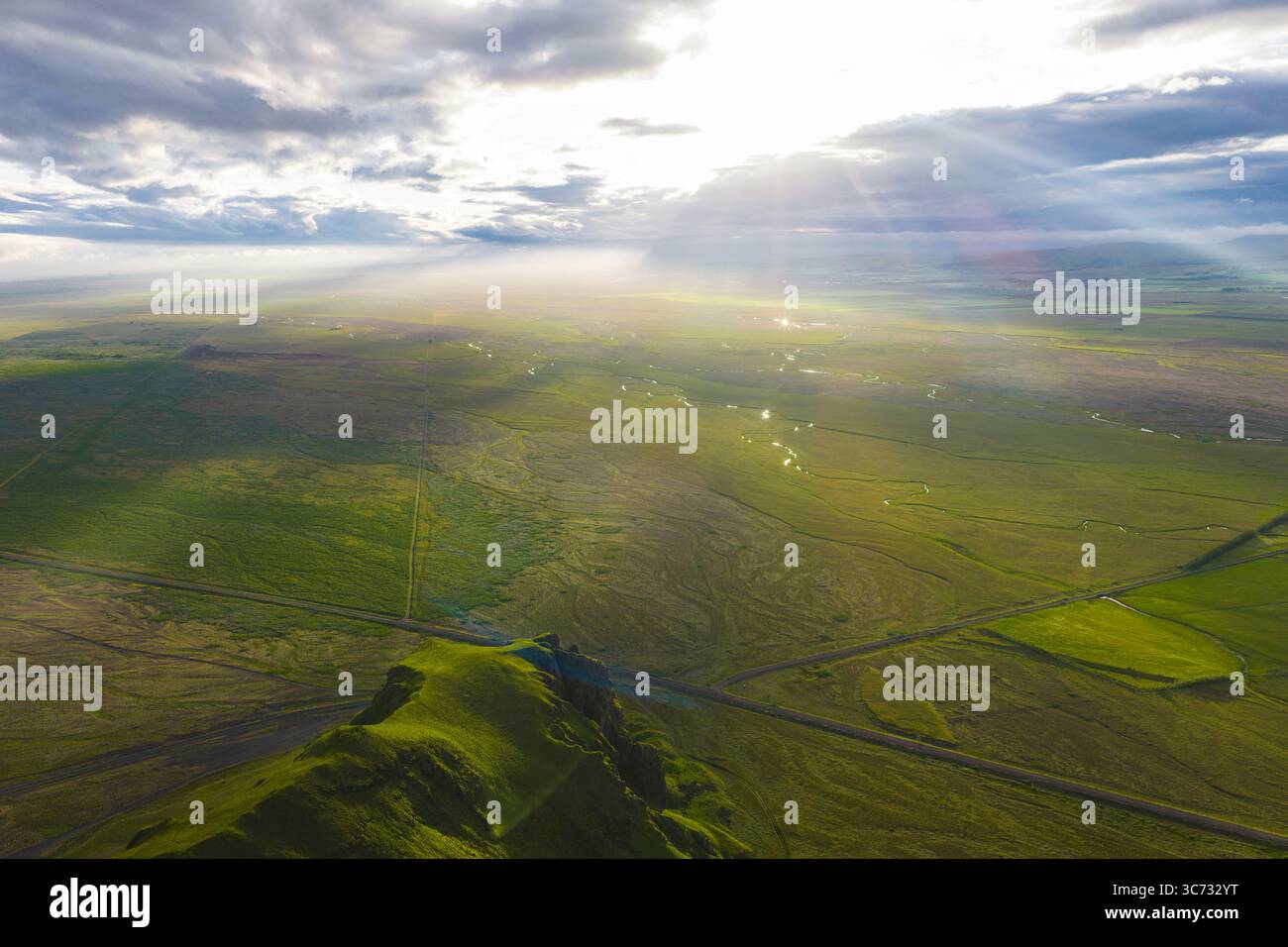 Vast icelandic landscape vibrant hi-res stock photography and images ...