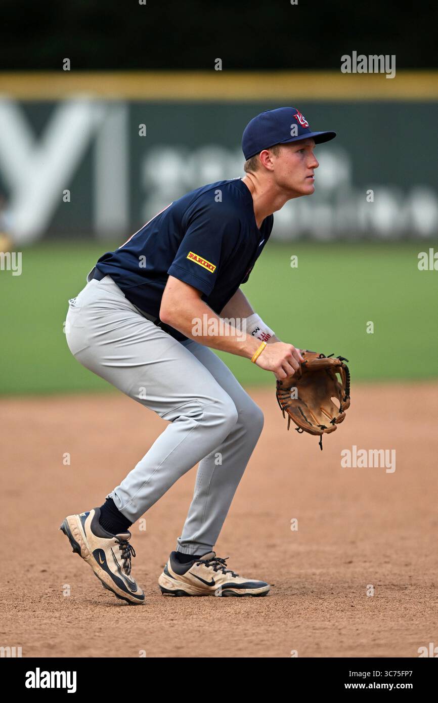 Eric Becker (31) (Virginia) of Team Stars in a defensive stance during ...