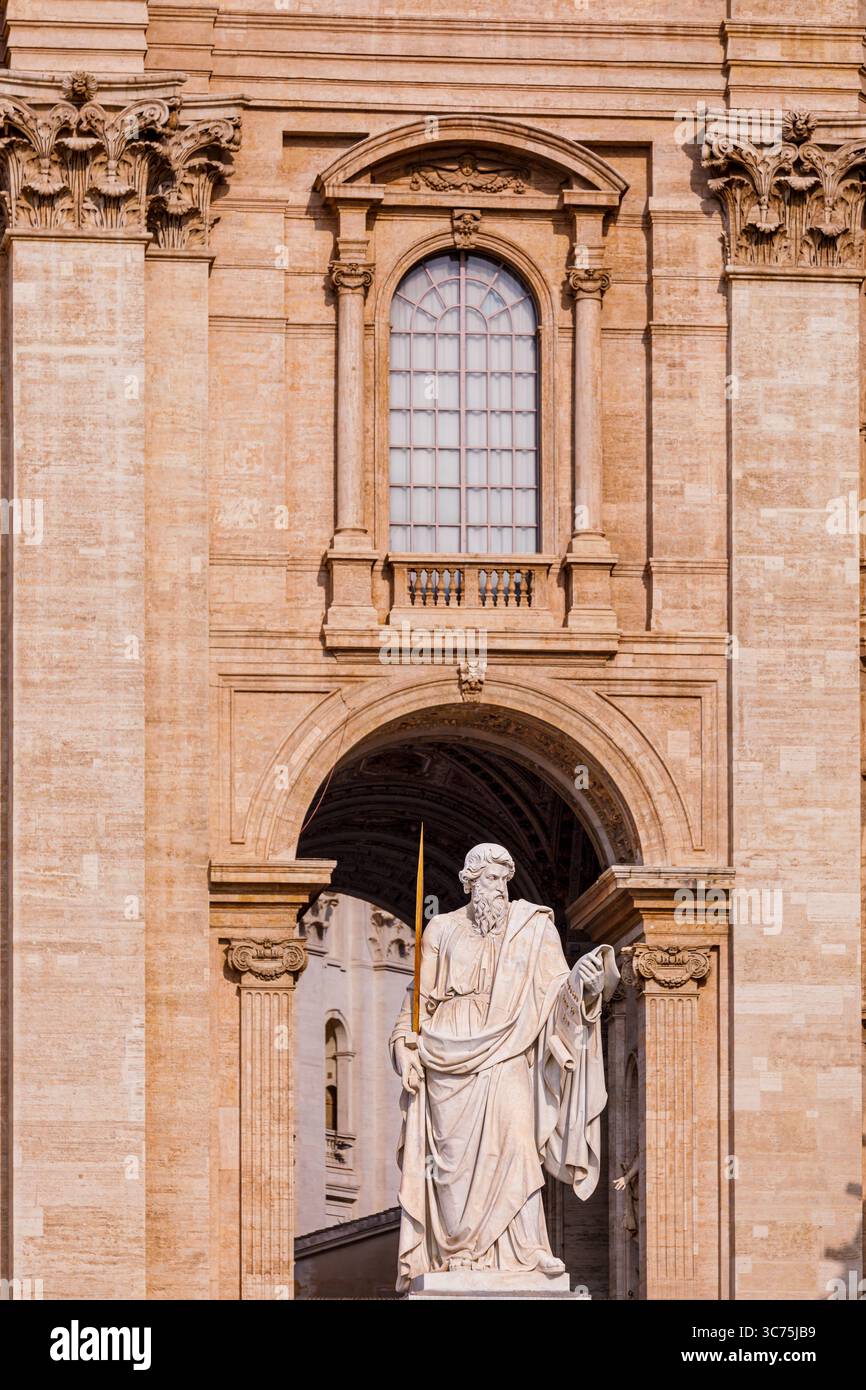 Saint paul the apostle hi-res stock photography and images - Alamy