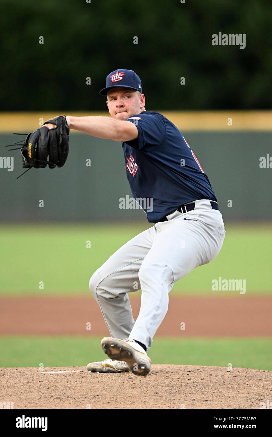 Team Stars pitcher Blake Morningstar (28) (Wake Forest) delivers a ...