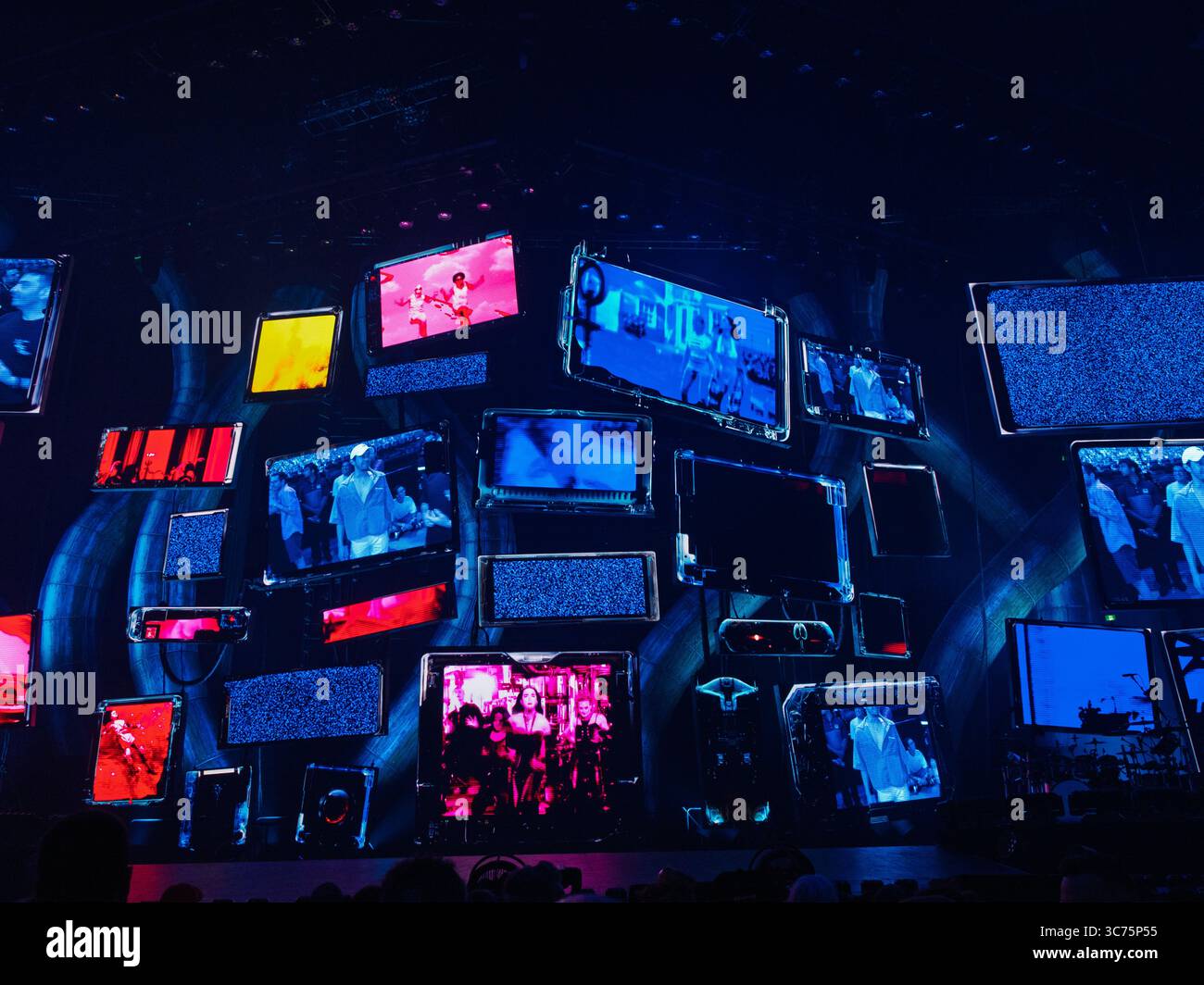 Katy perry stage 2025 hi-res stock photography and images - Alamy