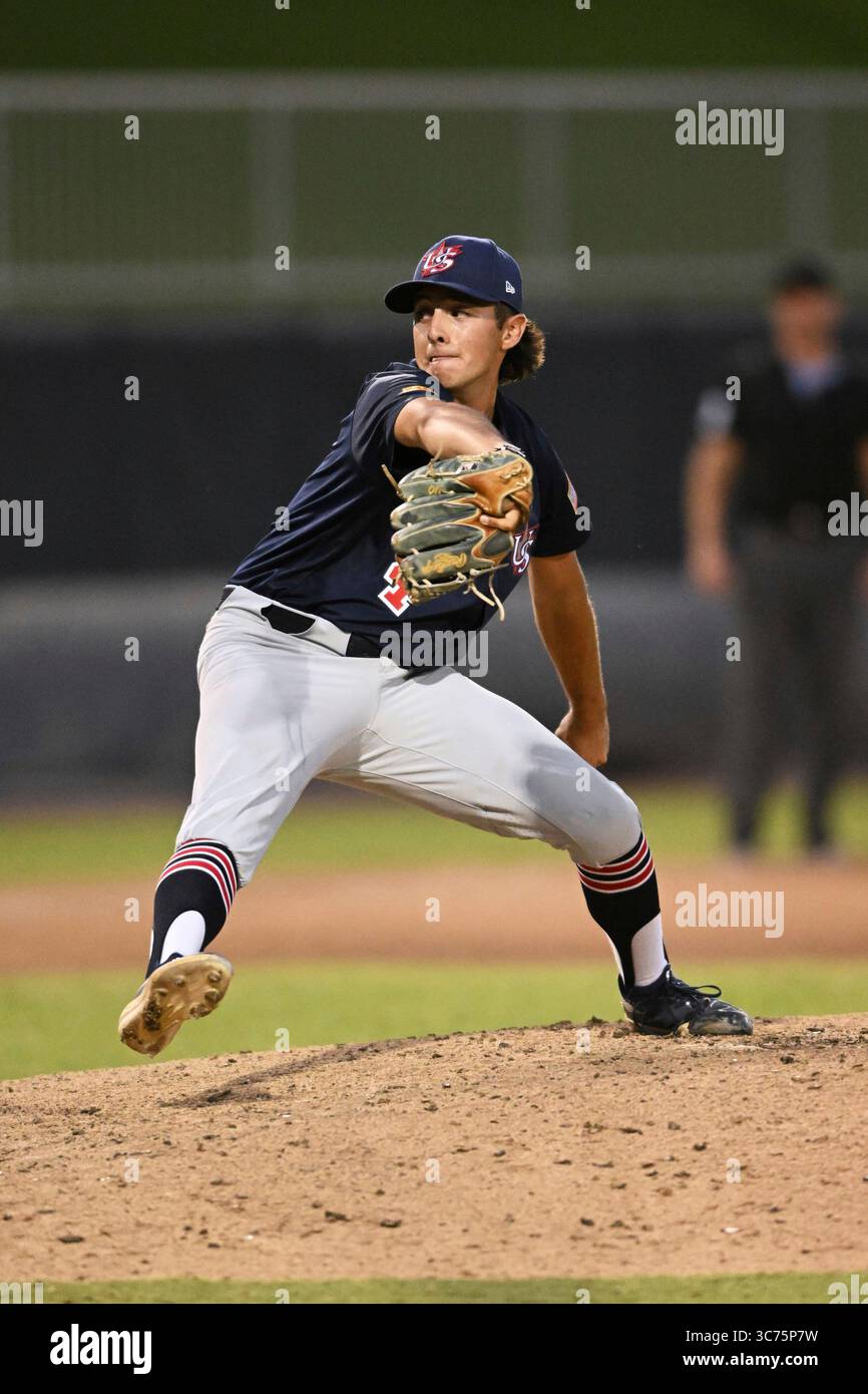 Team Stars pitcher Ricky Ojeda (4) (UC Irvine) delivers a pitch during ...