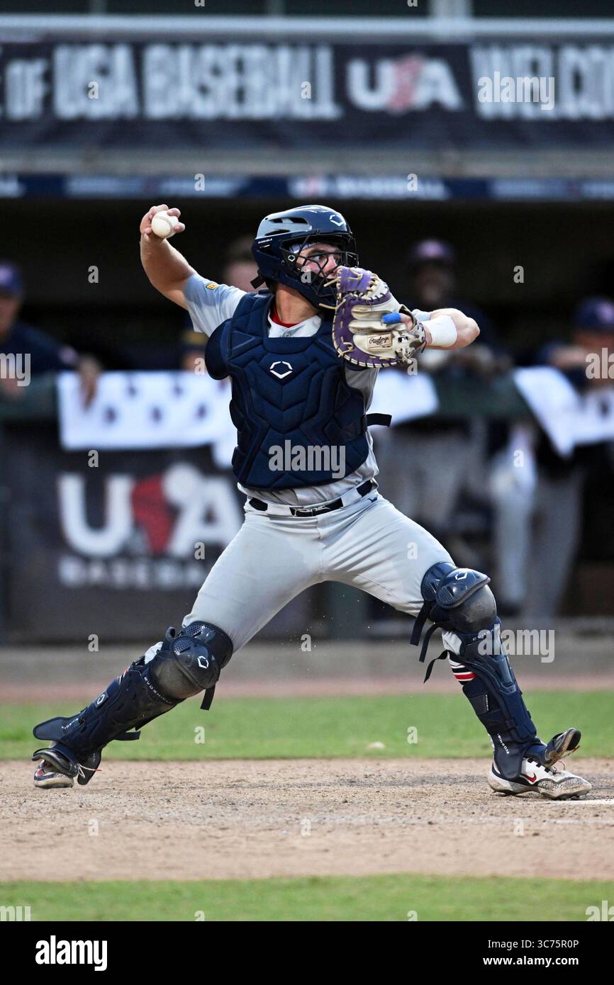 Nolan Traeger (31) (TCU) of Team Stripes throws to second base during a ...