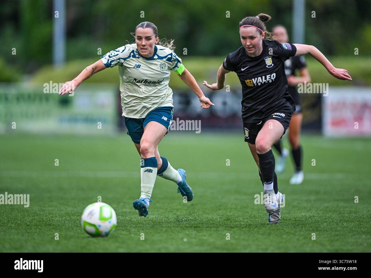 Lisa Owen (2 Cardiff City Women) and Hannah Waesch (6 Athlone Town WFC ...