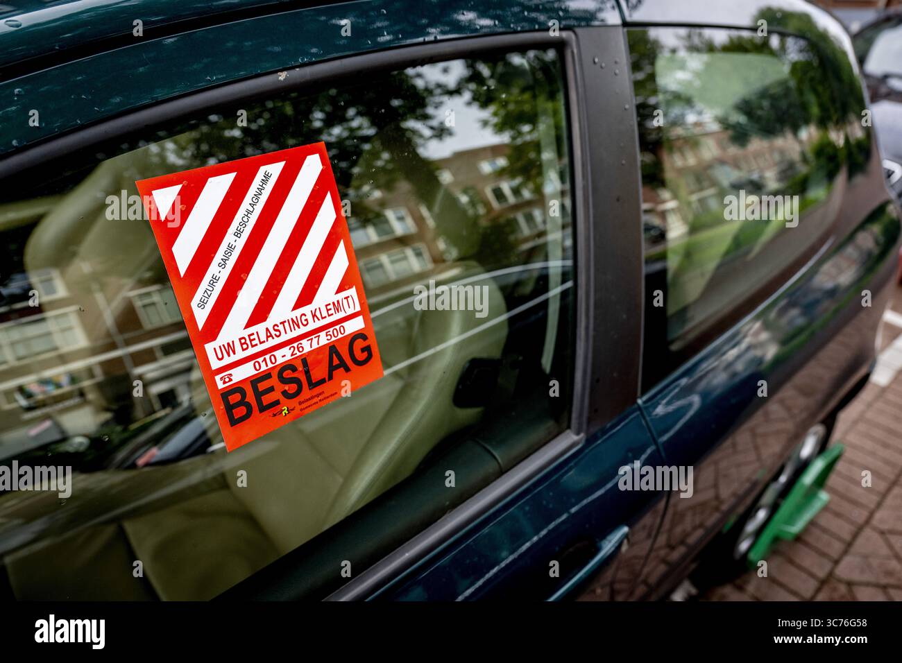 ROTTERDAM - ONE car with a wheel clamp that was impounded by the ...