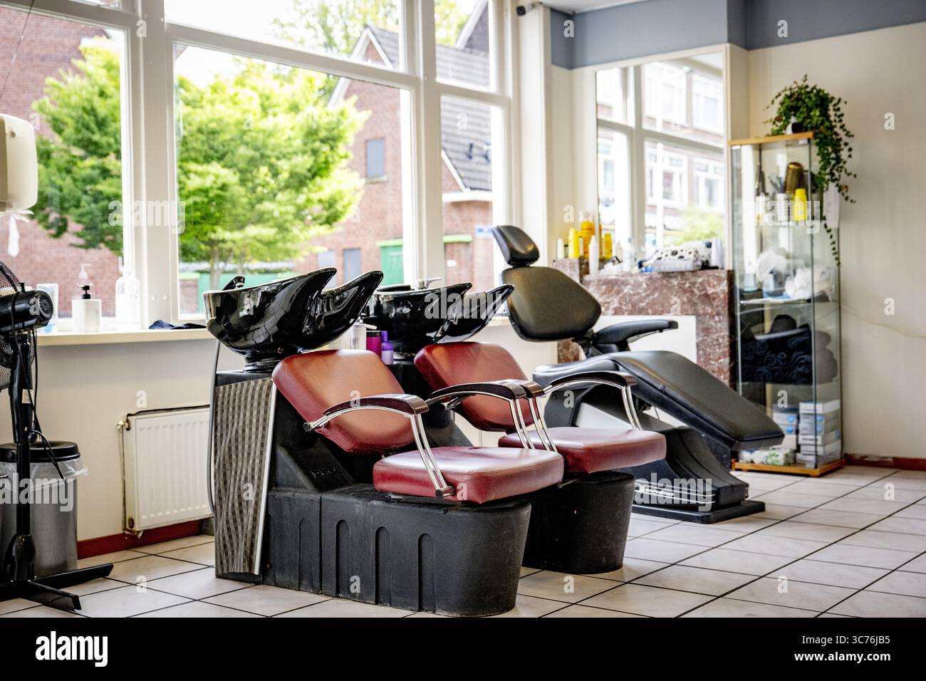 ROTTERDAM - A hair salon hairdresser ANP /HOLLANDSE HOOGTE /ROBIN ...