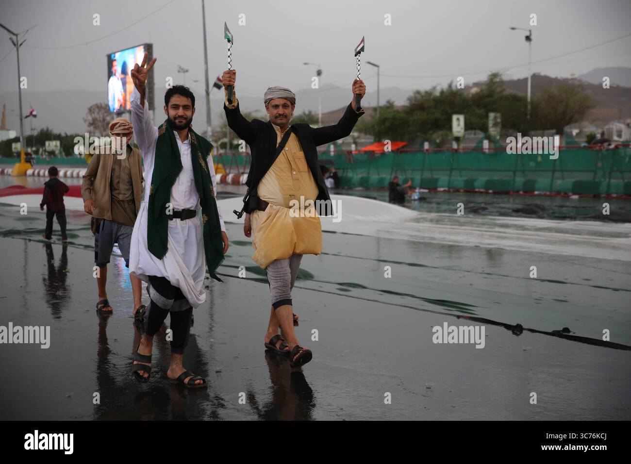 Houthis protest against US, Israel over Gaza famine - Houthi supporters ...