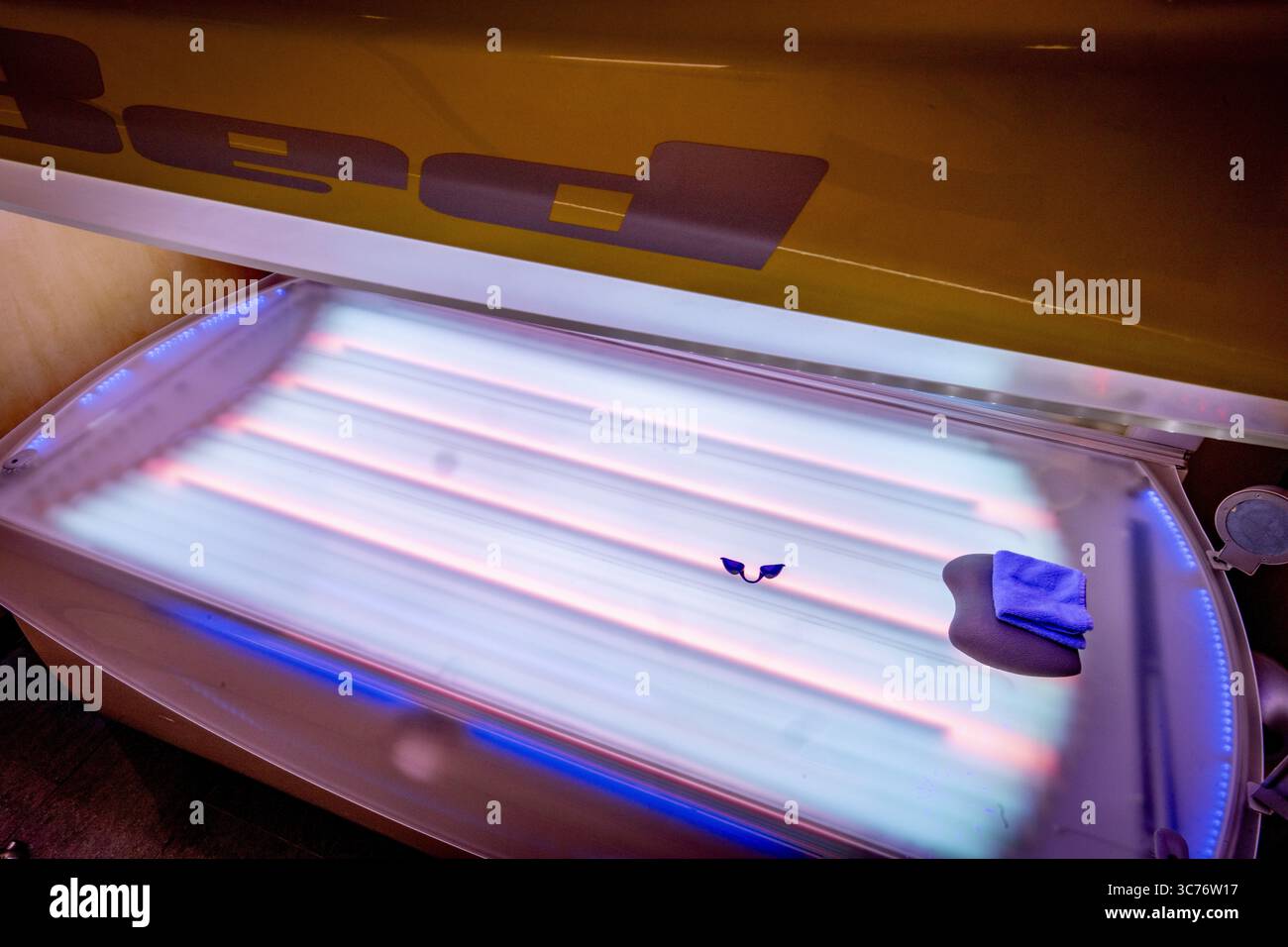 ILLUSTRATIVE - A tanning bed in a tanning center. Whether the radiation ...