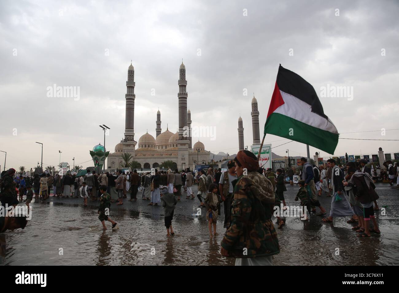Houthis protest against US, Israel over Gaza famine - A Houthi ...