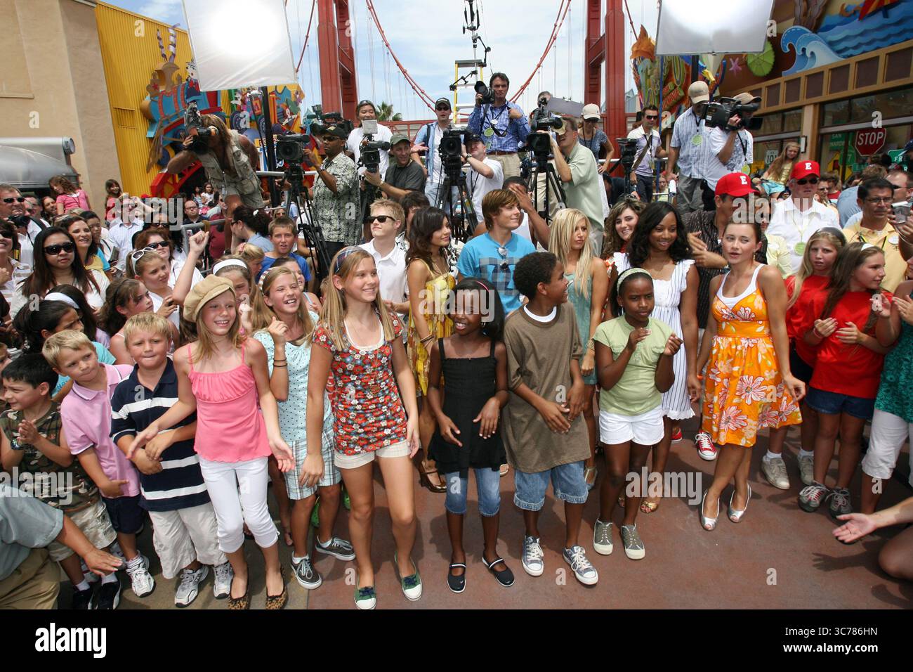HIGH SCHOOL MUSICAL 2 CAST of the cast of Disney Channel's ''High ...