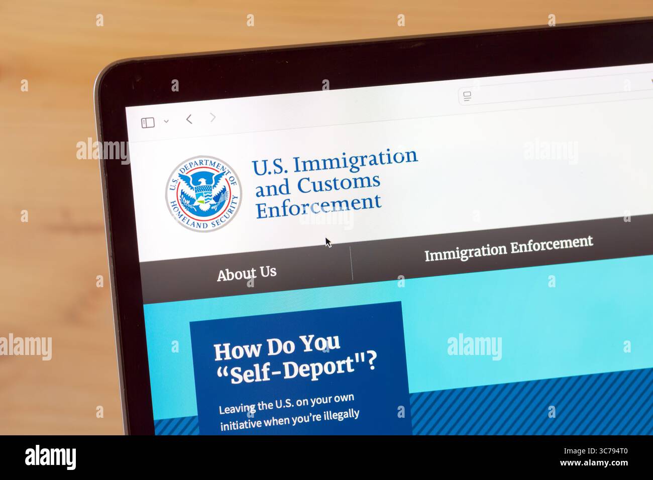 Federal law enforcement ice hi-res stock photography and images - Alamy