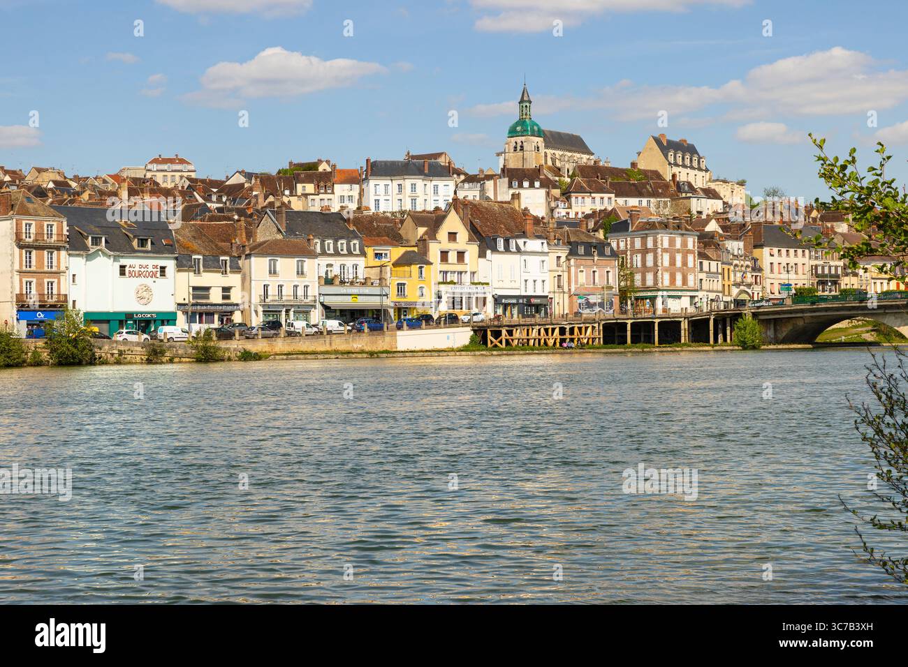 River harbor on the yonne river hi-res stock photography and images - Alamy