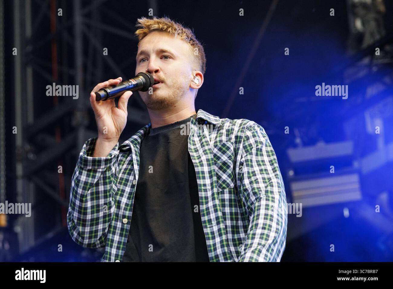 Young dutch singer performance hi-res stock photography and images - Alamy