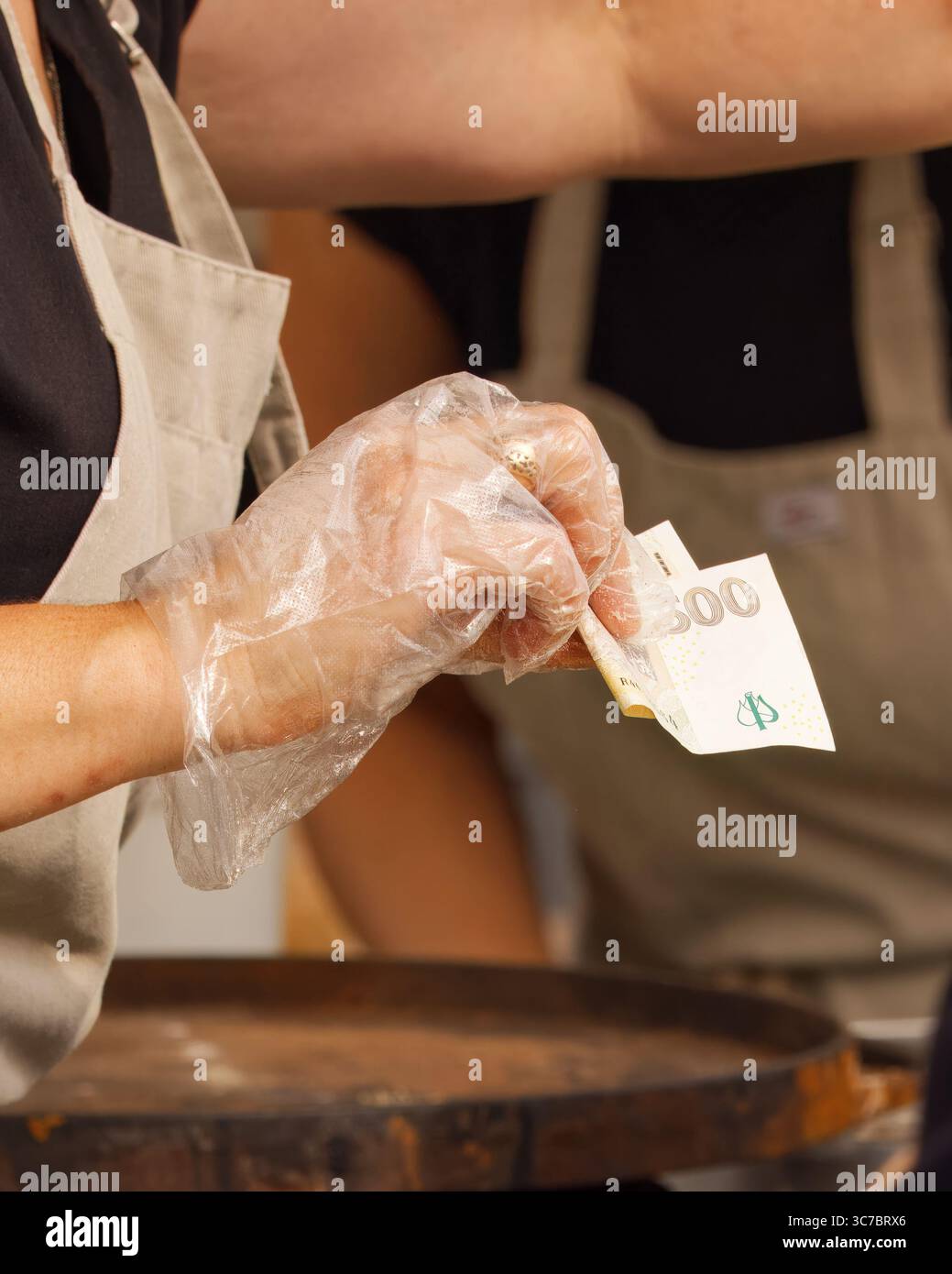 Moneyhandling hi-res stock photography and images - Alamy