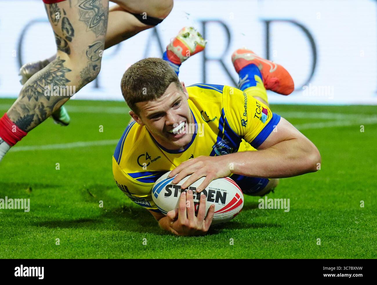 Warrington Wolves' Jake Thewlis scores a try during the Betfred Super ...