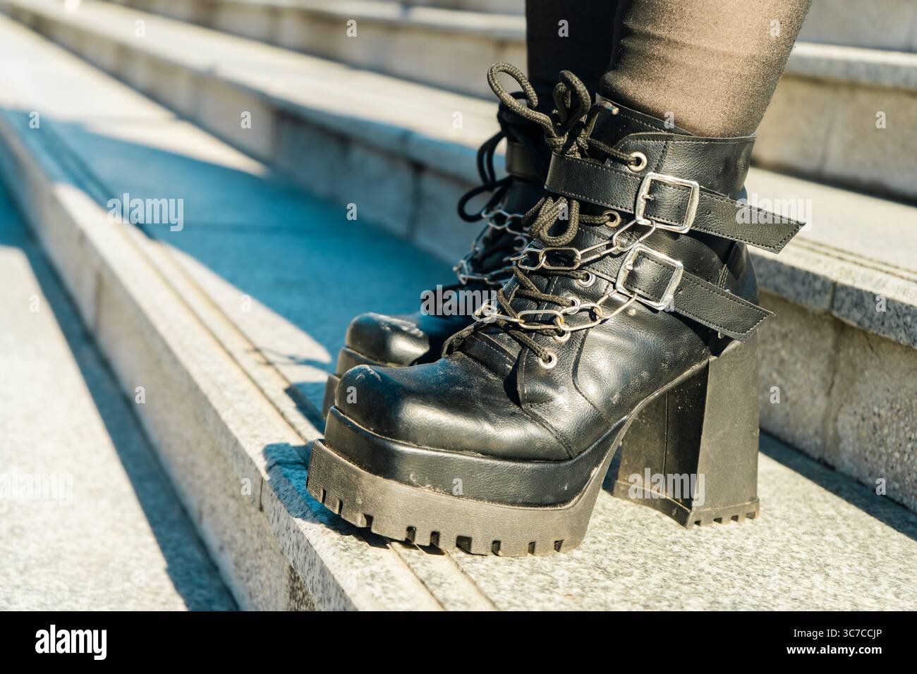 Womens legs edgy hi-res stock photography and images - Alamy
