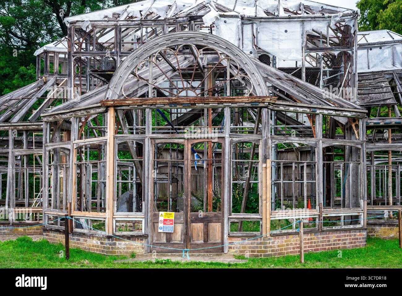 Victorian greenhouse hi-res stock photography and images - Alamy