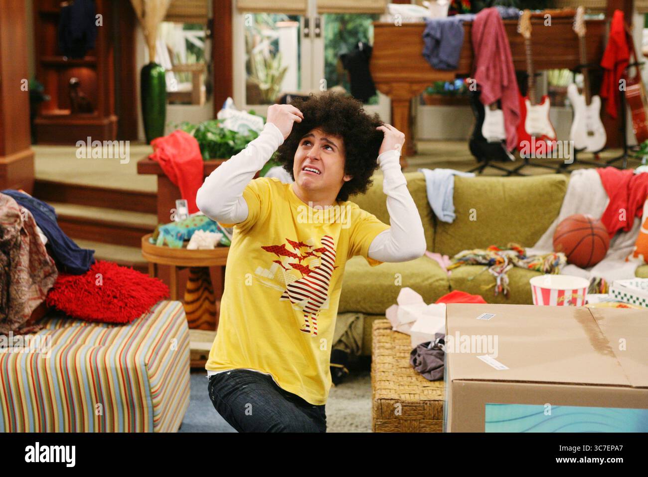 HANNAH MONTANA - 9:00-9:30 p.m., ET/PT -- ''Super(stitious) Girl''- While on the ship deck ...