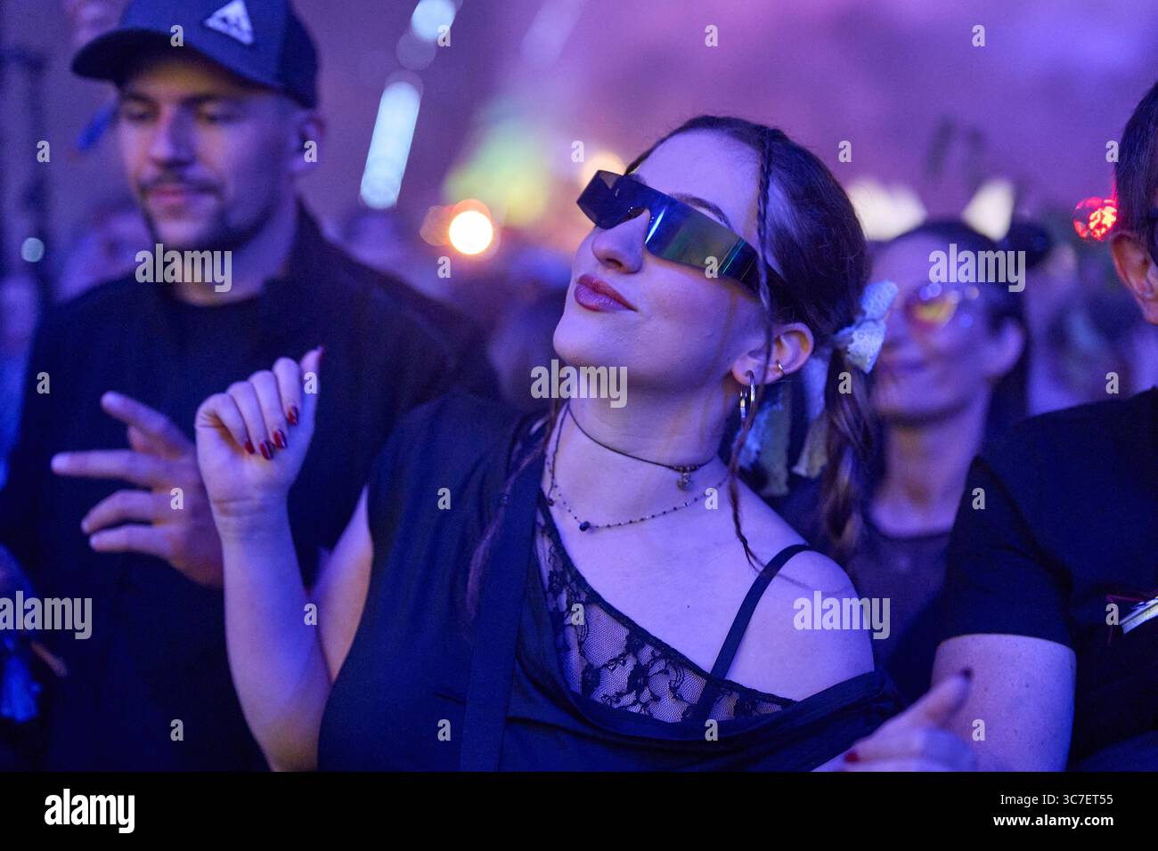 01 August 2025, Rhineland-Palatinate, Kastellaun: Techno fans dance on ...