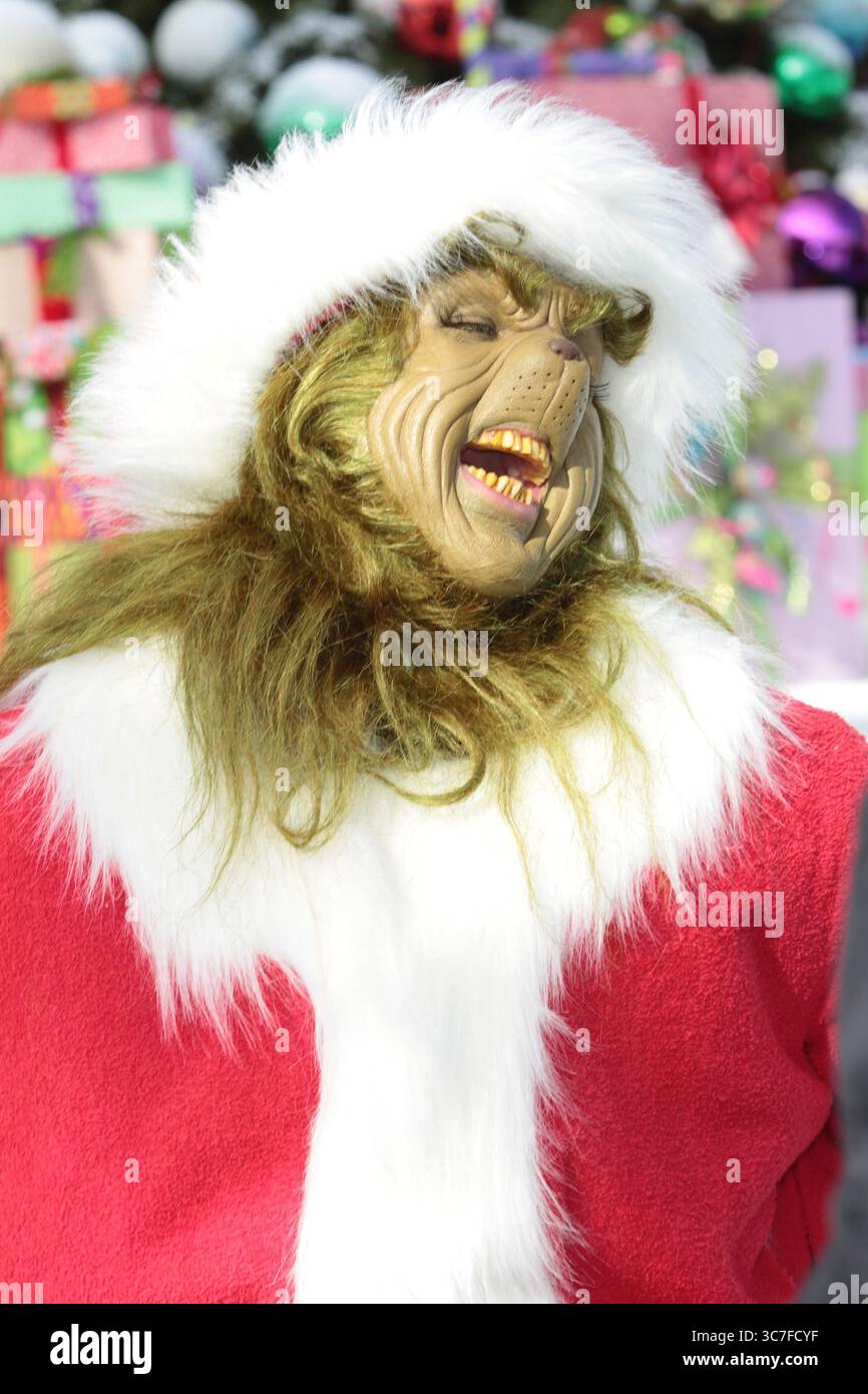 The Grinch in attendance; Universal Studios Honors Tippi Hedren as 'Who ...