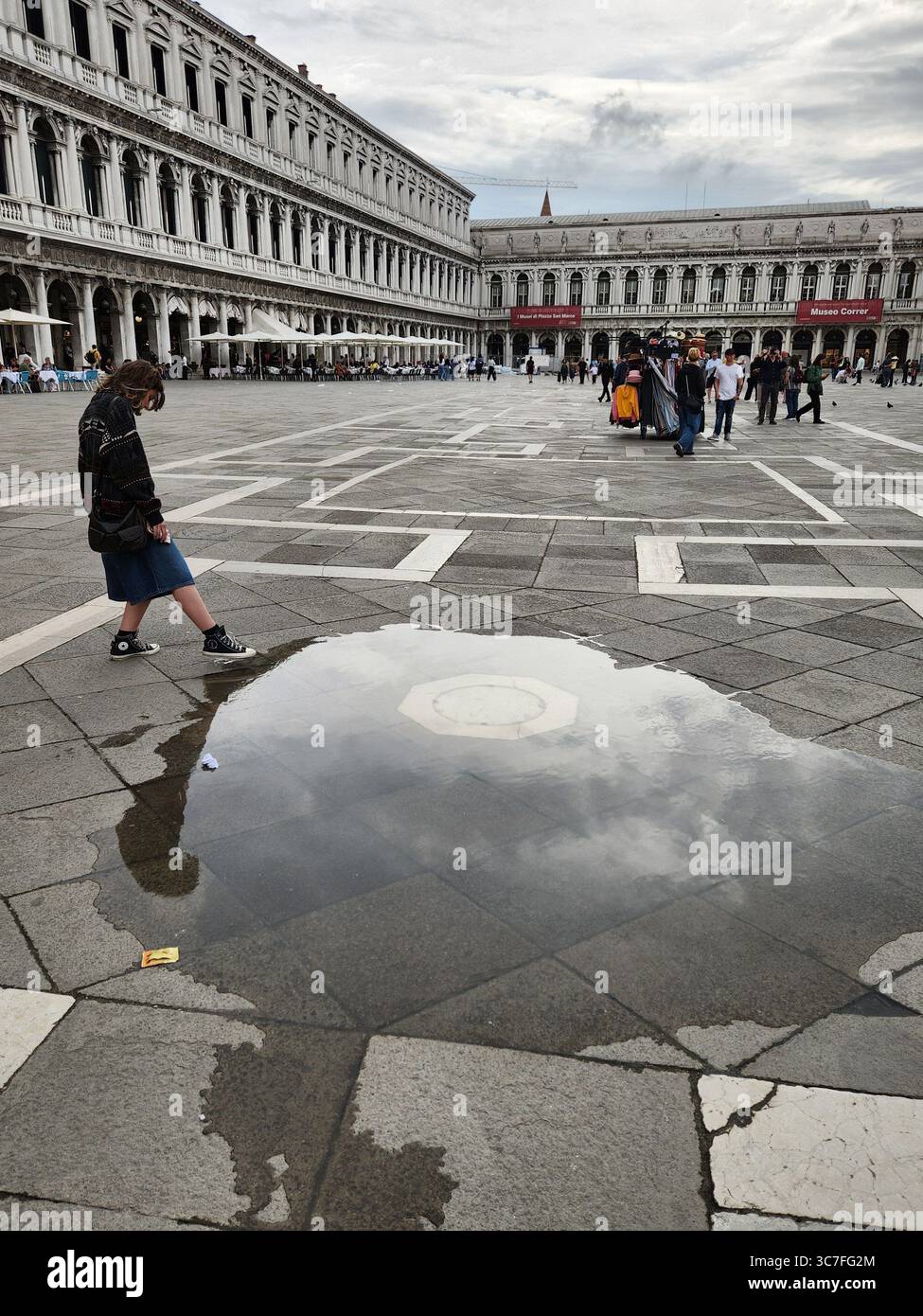 rising water levels in venice italy Stock Photo - Alamy