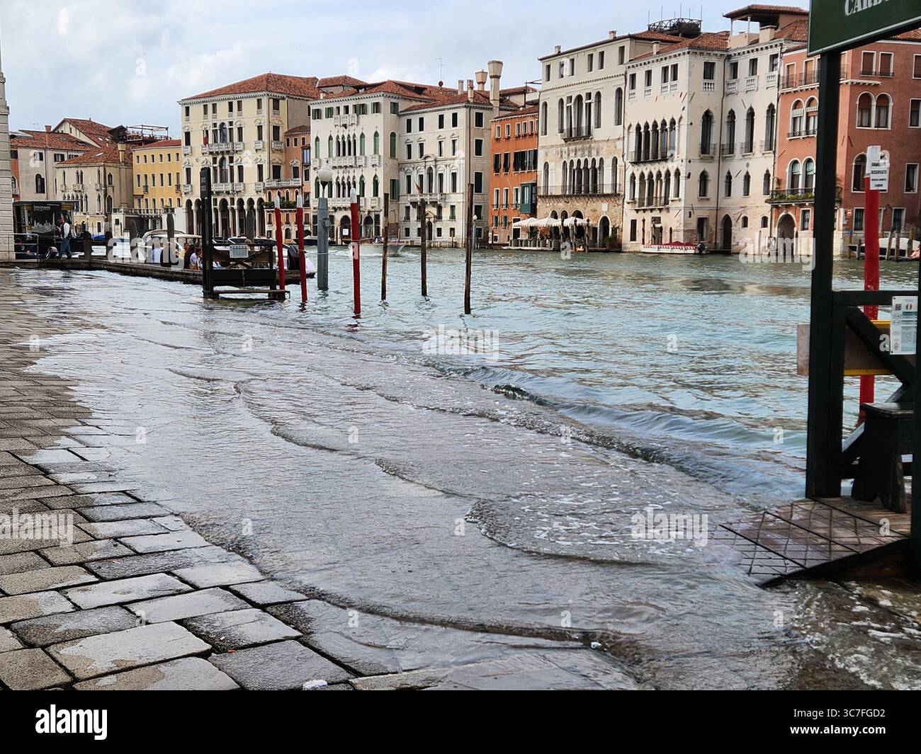 Venice flooding hi-res stock photography and images - Alamy
