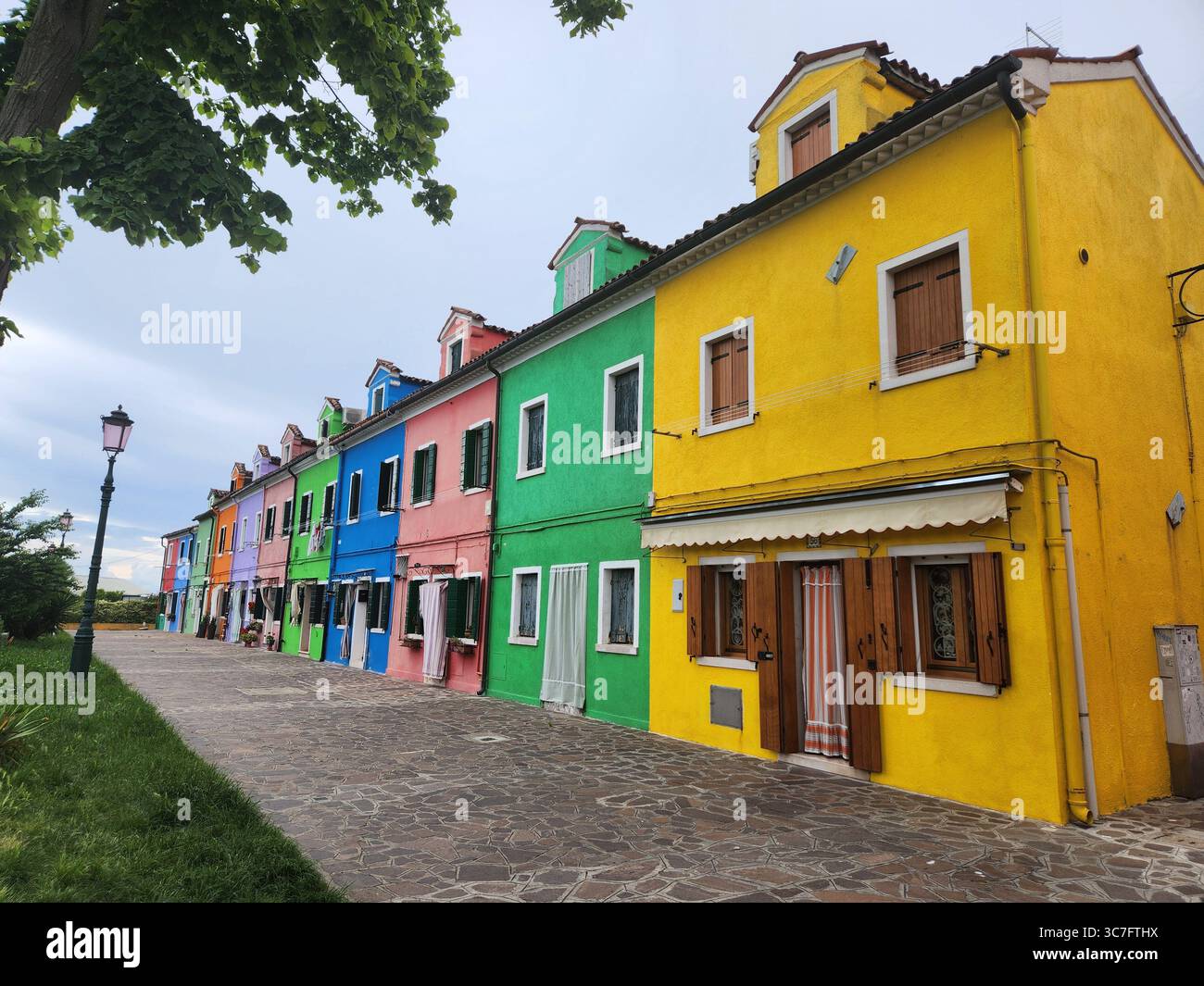 Colourful houses on island hi-res stock photography and images - Alamy