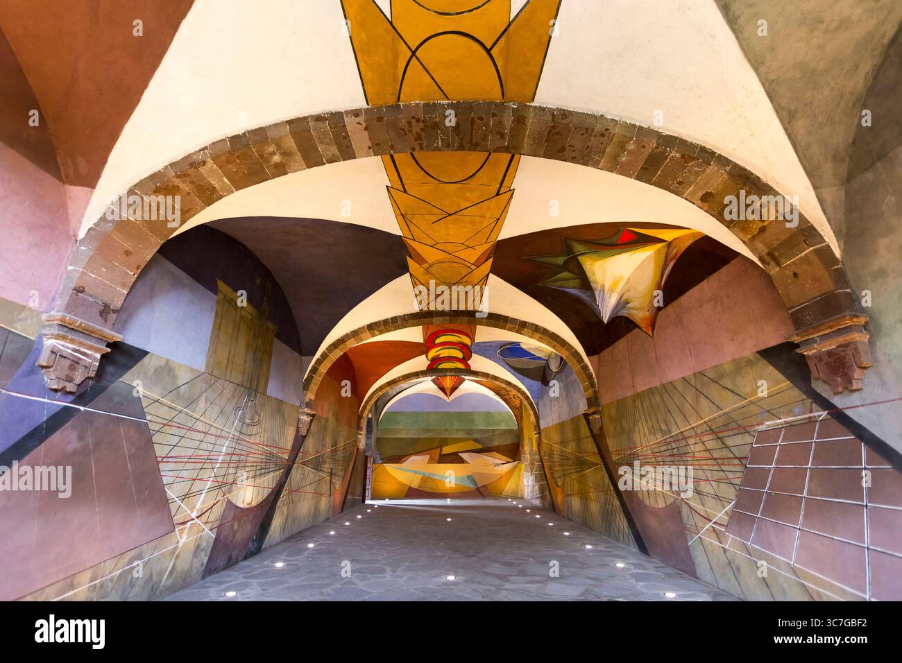 An inconcluded mural by Mexican Artist David Alfaro Siqueiros: "Vida y ...