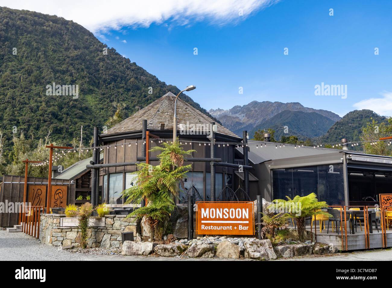 Monsoon restaurant and bar hi-res stock photography and images - Alamy