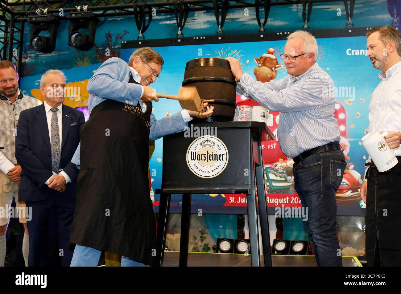 Frank Dudda bei der Eröffnungsveranstaltung der Cranger Kirmes in der ...