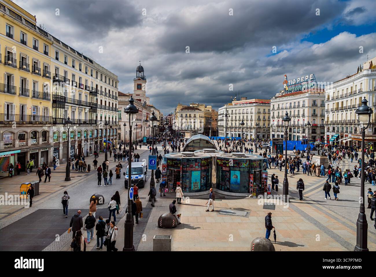 Madrid puerta del sol square hi-res stock photography and images - Alamy