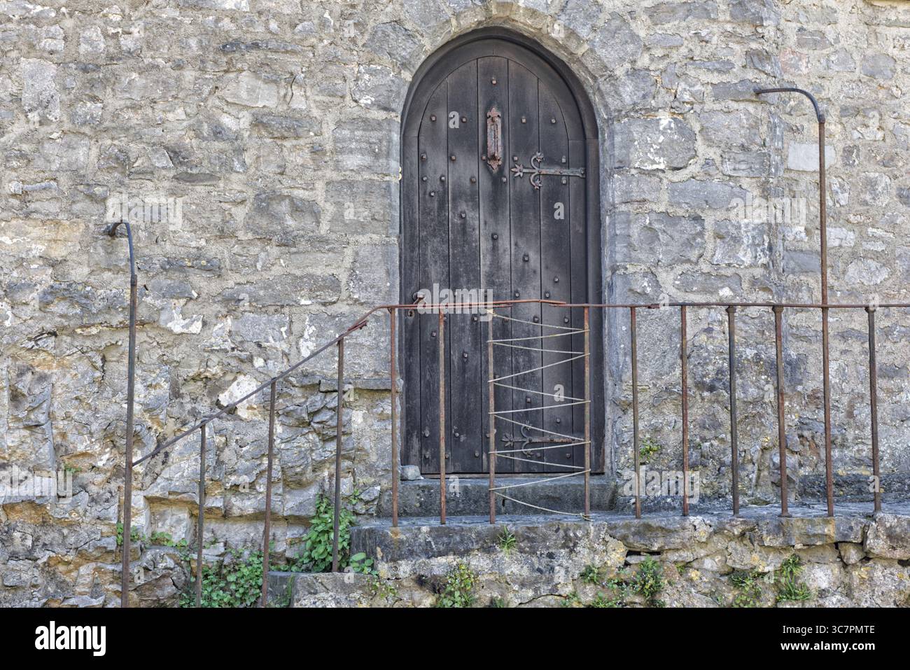 Door and rails hi-res stock photography and images - Alamy
