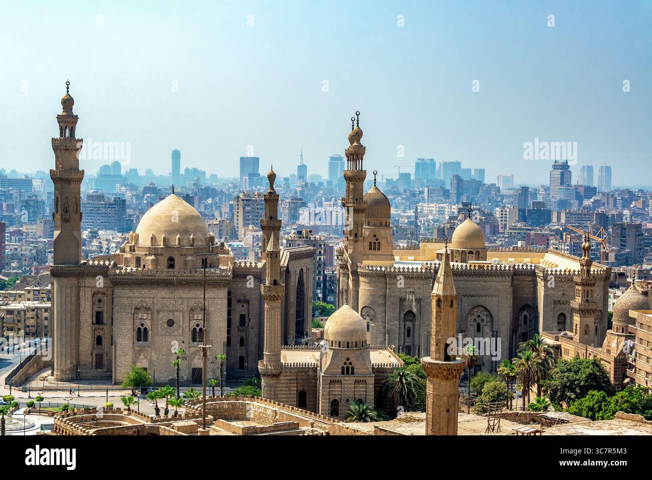 Mosques and buildings hi-res stock photography and images - Alamy