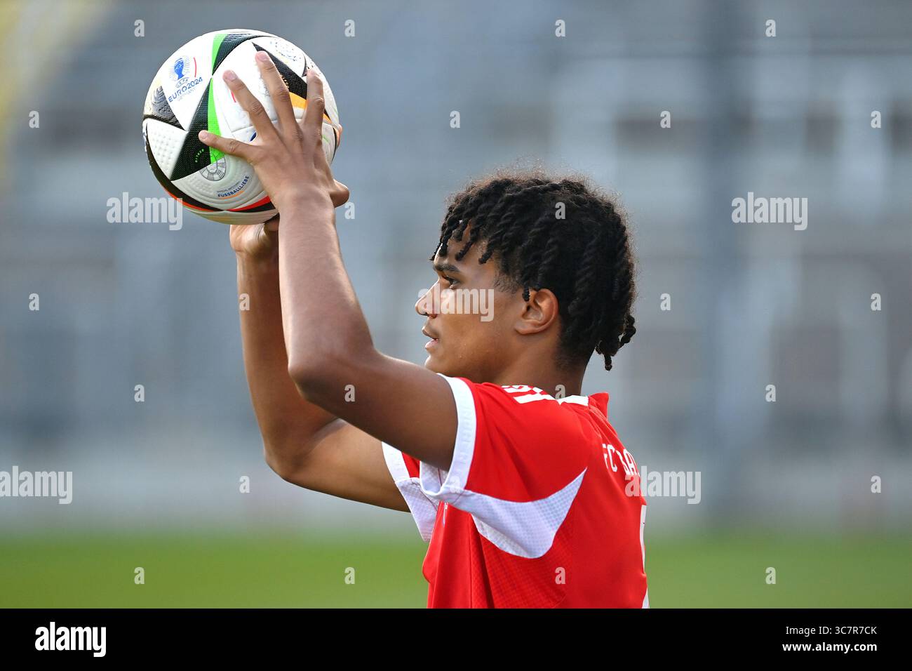 Julien JANDA (FCB), action, throw-in. Football Regionalliga Sued FC ...