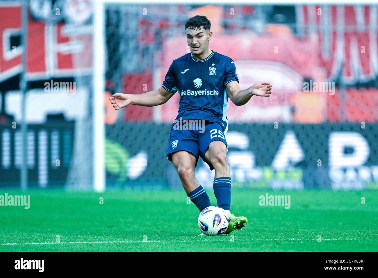 3. Liga - Rot-Weiss Essen - TSV 1860 München am 01.08.2025 im Stadion ...