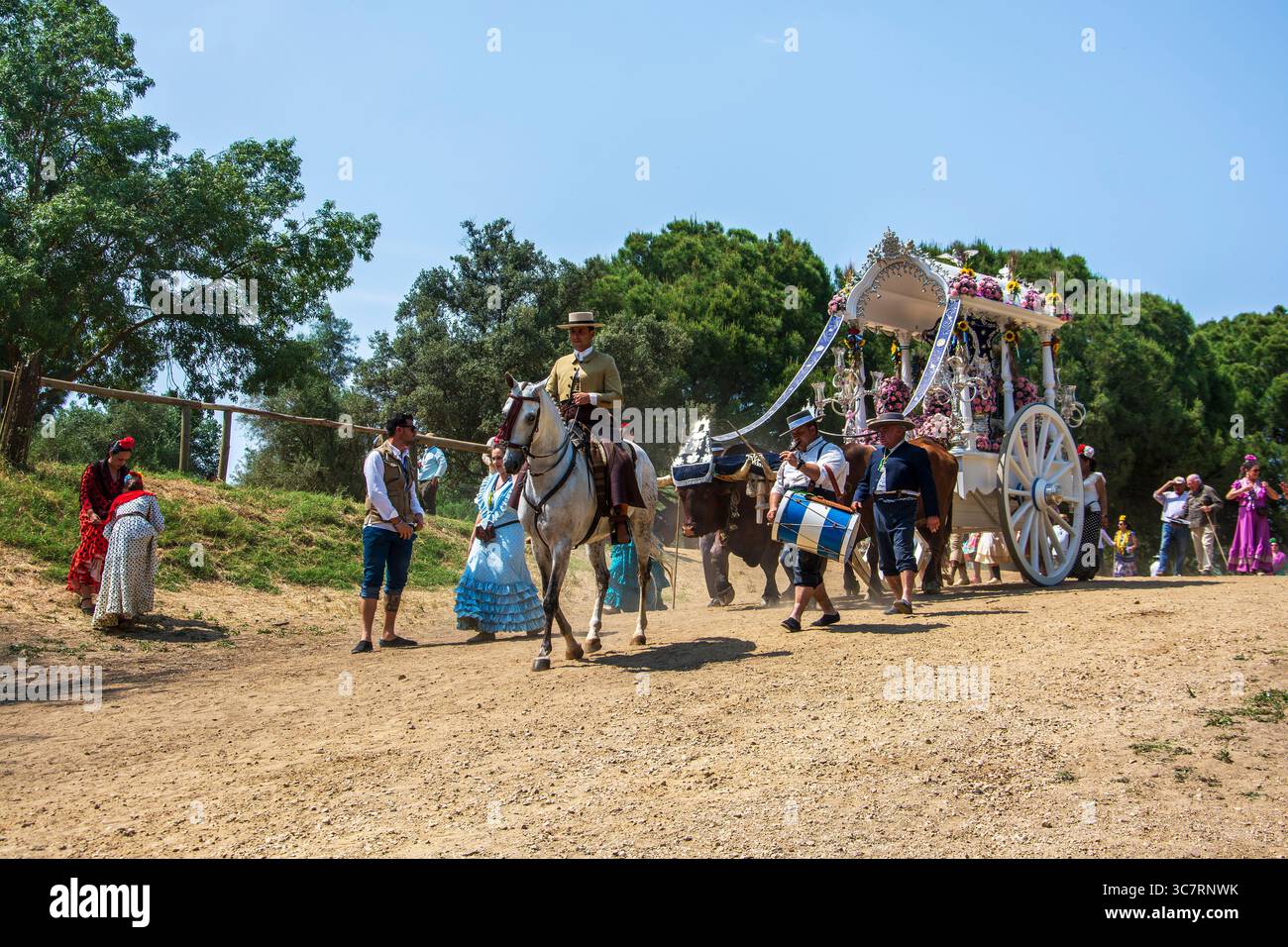 Almonte, Huelva, Spain. 4 June 2025. A multitude of pilgrims approach ...