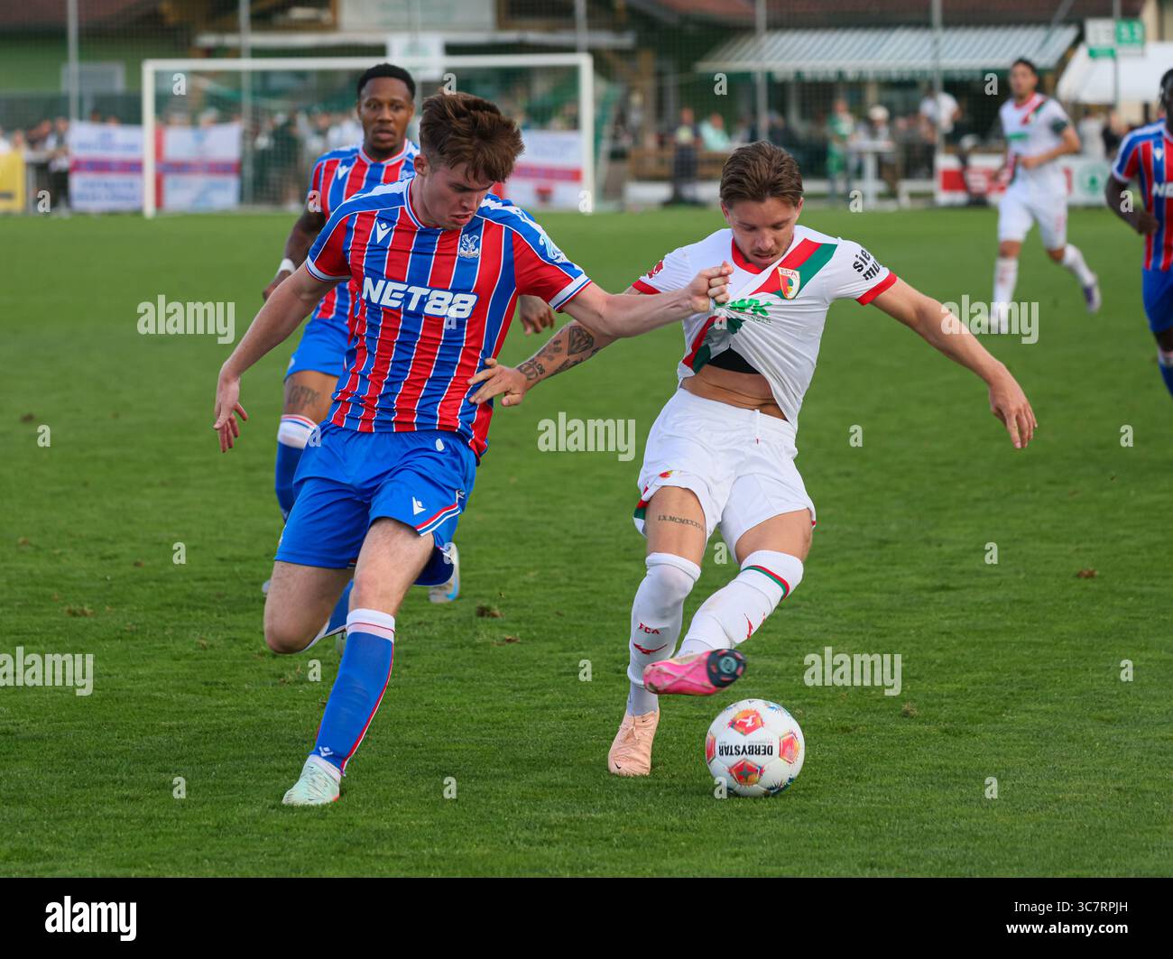 Mads Pedersen (FC Augsburg #3) im Zweikampf mit Textiltest; TESTSPIEL ...