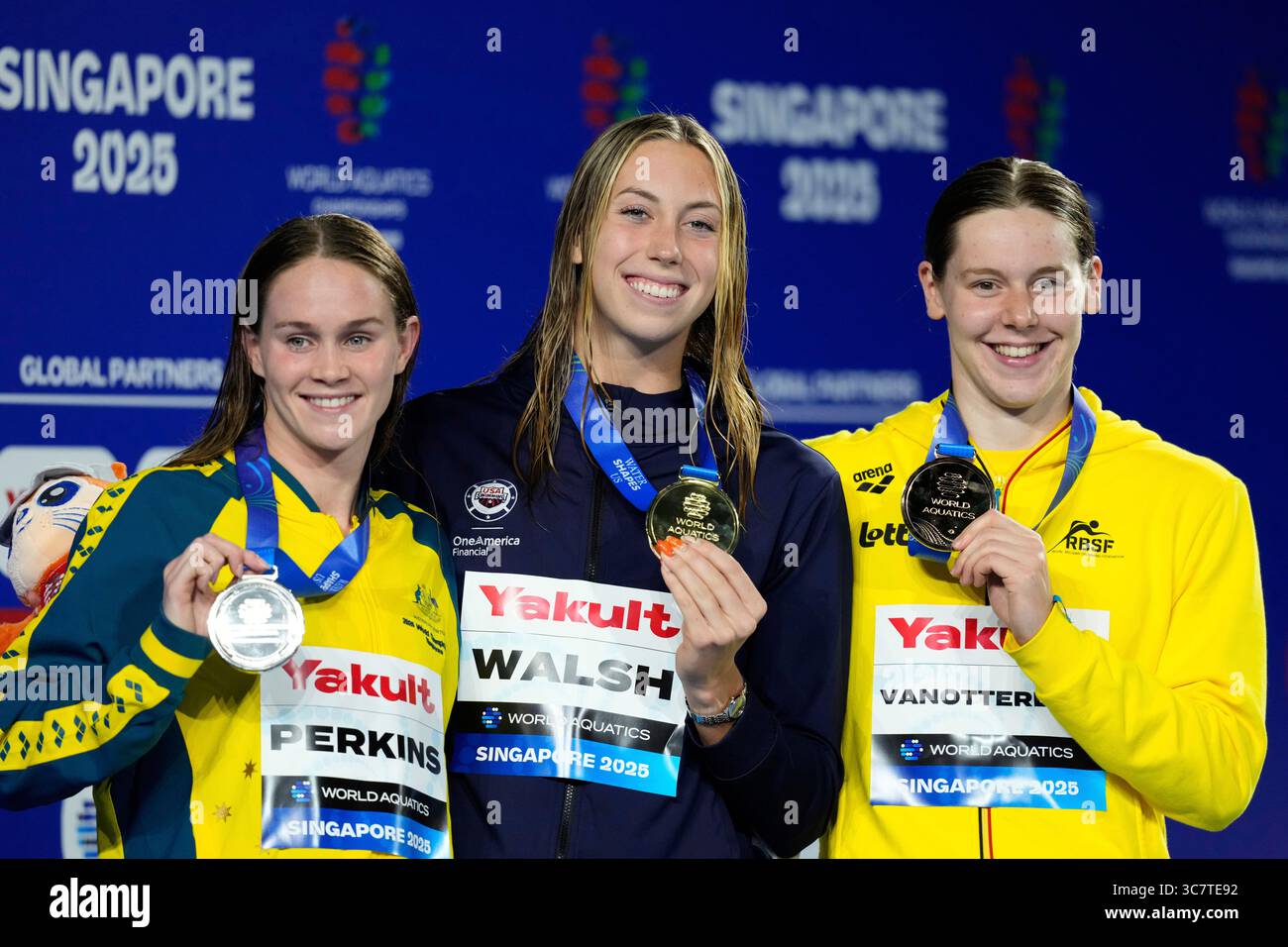 Gold medalist Gretchen Walsh of the United States, center, flanked by ...