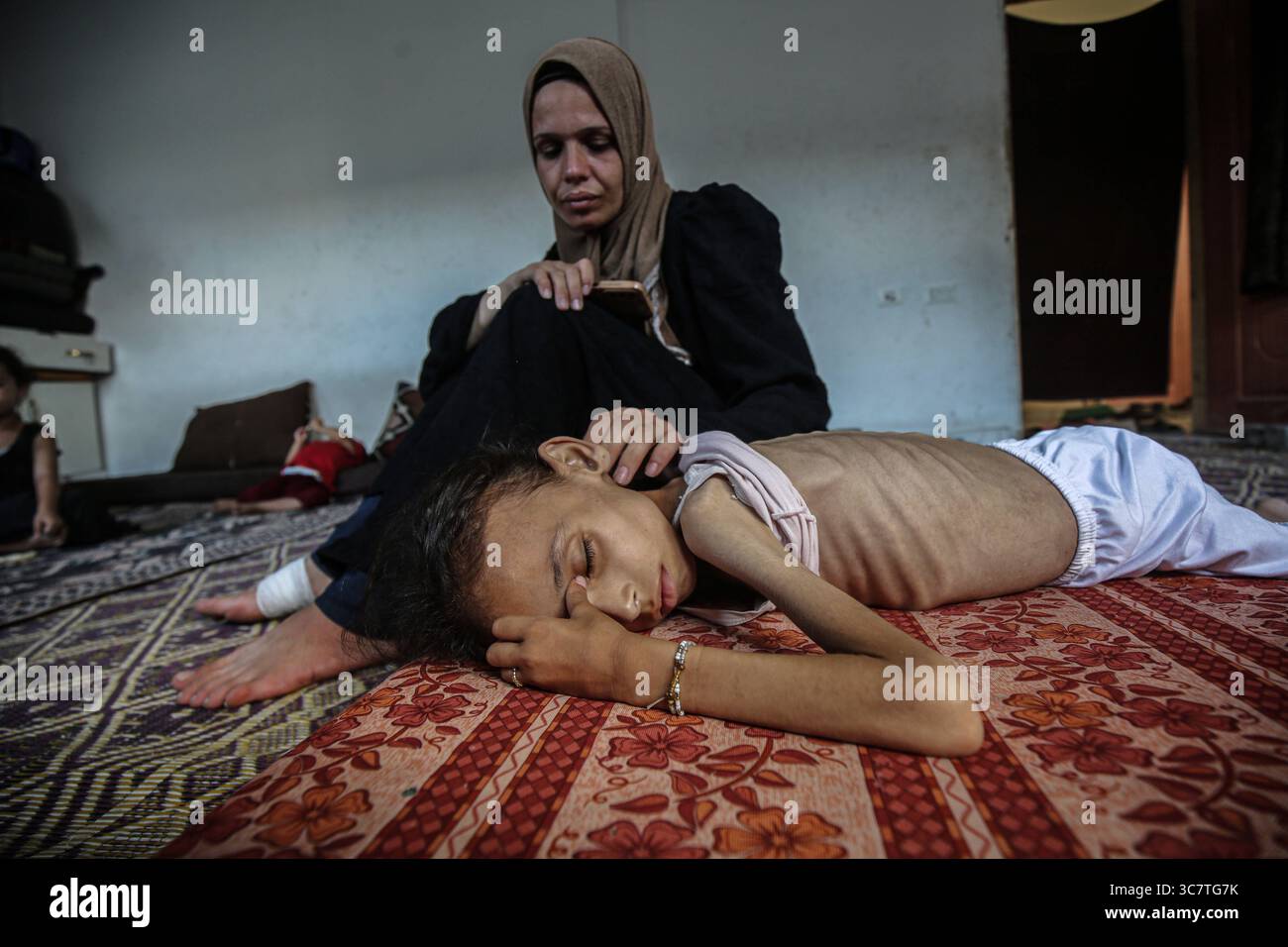 9 years-old Maryam Abdulaziz Mahmoud Davvas, who took shelter with her ...