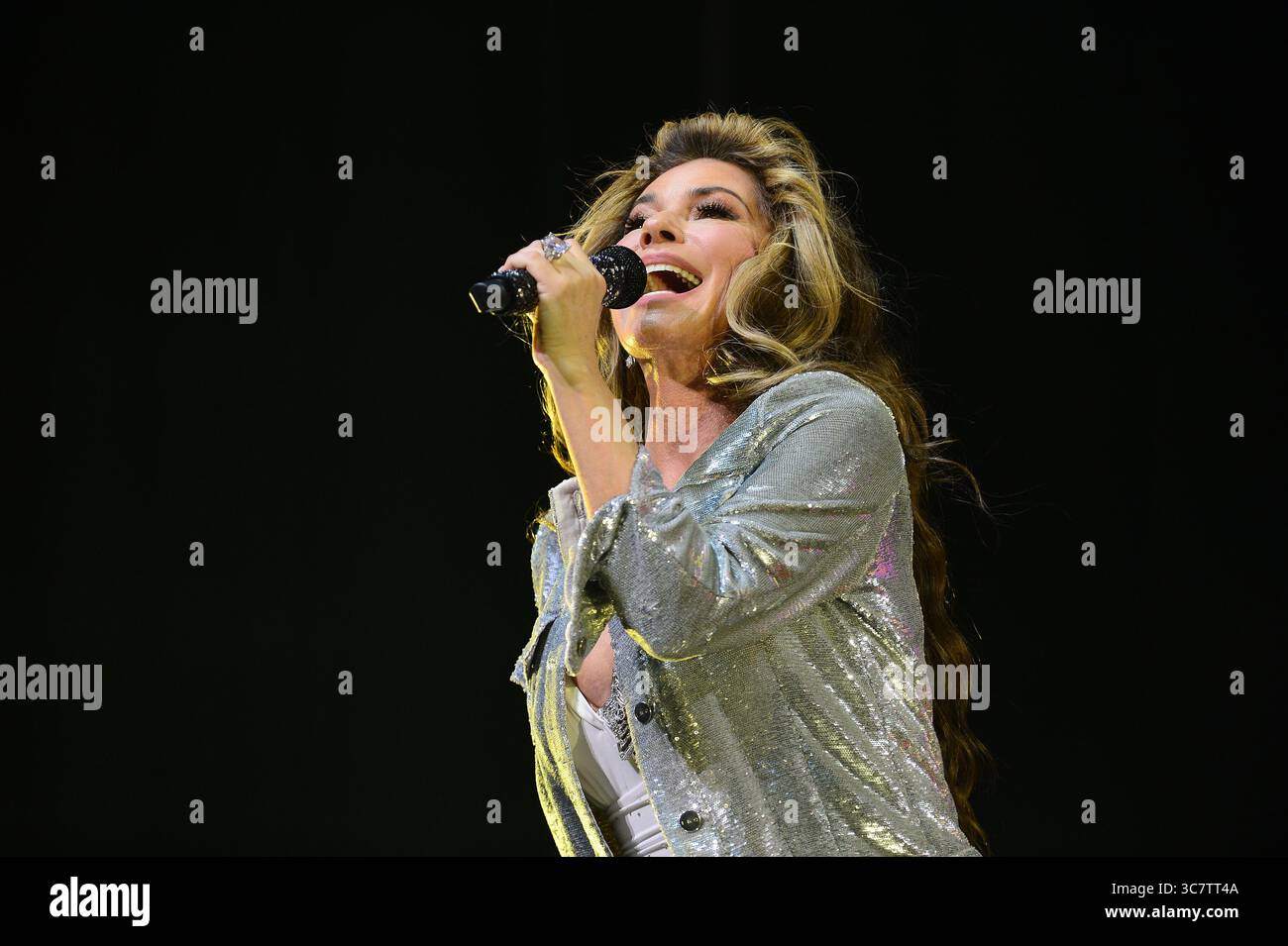 Shania twain stage 2025 hi-res stock photography and images - Alamy