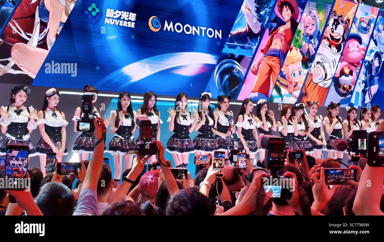 Visitors are visiting the joint booth of nvsgames, a subsidiary of ...